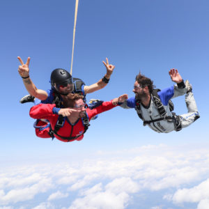 Découvrez le parachutisme avec le saut en tandem | Voltige