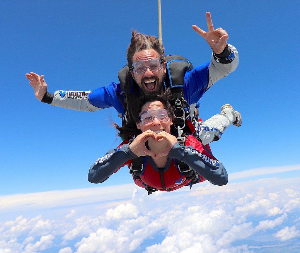 Tandem jump 13 500 feet (4 200 meters) - Parachute Voltige